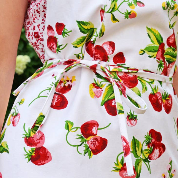 Strawberry Basket Vintage Style Apron - Retro Barn Country Linens