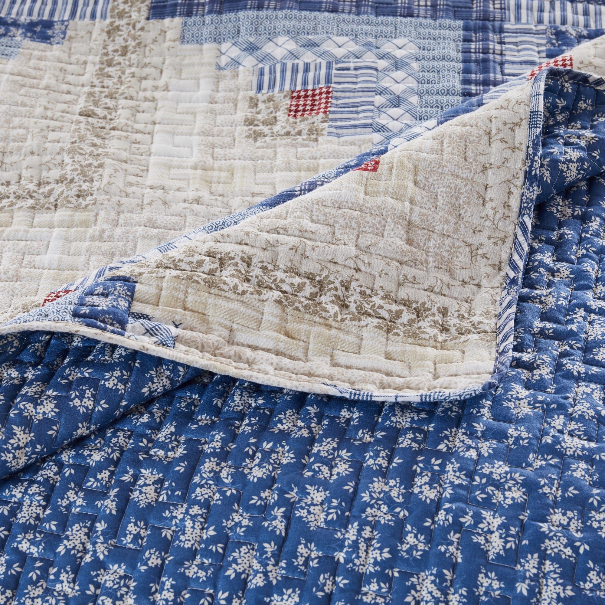 Cottage Cabin Quilt Set - Retro Barn Country Linens