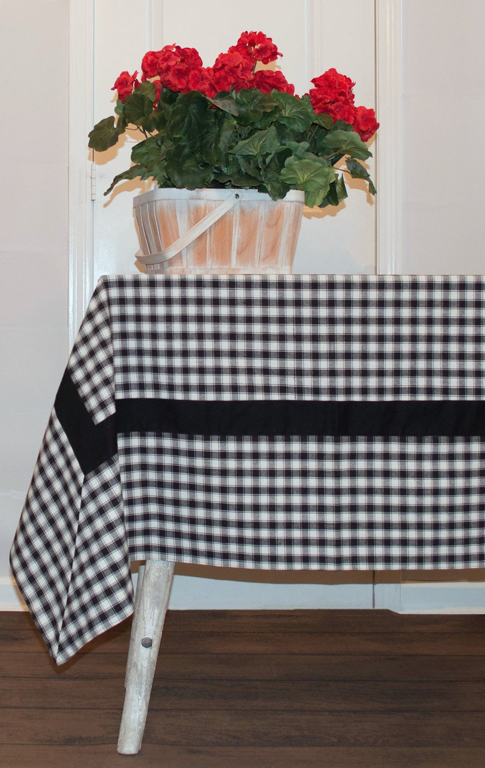 Farmhouse Check Tablecloth - Retro Barn Country Linens